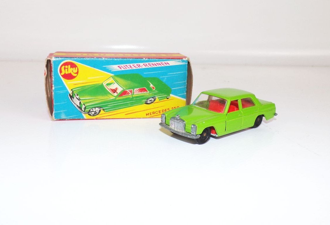 Altes Siku Mercedes 250 grün mit Originalkarton V 309 Modellauto | 28390