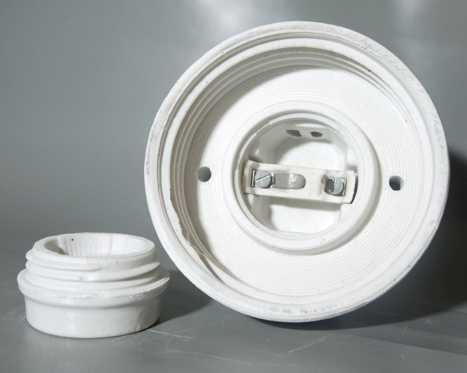 Alte Glaskugel Lampe Kellerlampe Weiß Glas Porzellan E27 Fassung | 15879