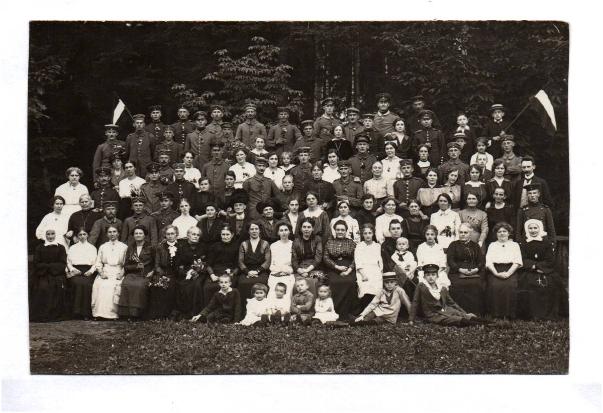 Foto Ak Gruppen Aufnahme Soldaten Lazarett Gleiwitz Polen 1 Wk | 5691