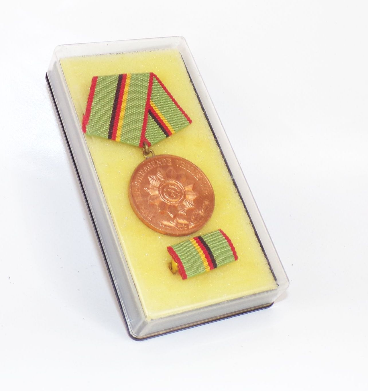 DDR Orden Für hervorragende Verdienste NVA Abzeichen | 19627