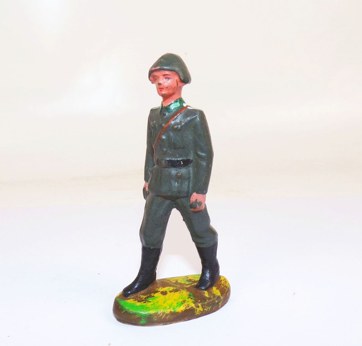 Effelder Massefigur laufender Soldat NVA Volksarmee DDR | 19195