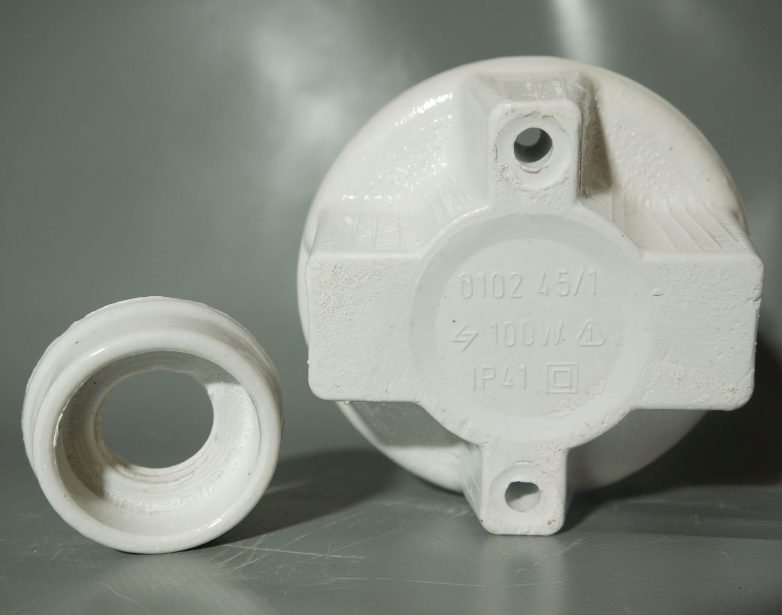 Alte Glaskugel Lampe Kellerlampe Weiß Glas Porzellan E27 Fassung | 15879